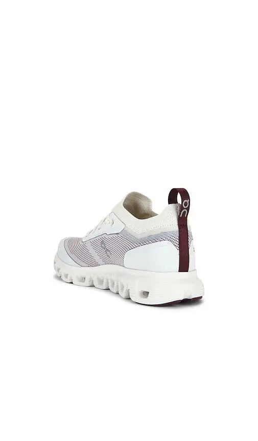 On Versa Sneaker
