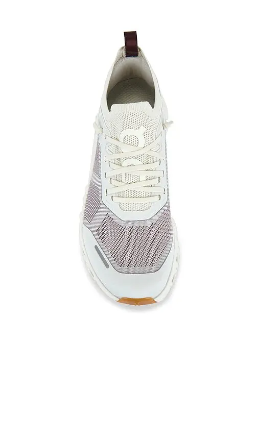 On Versa Sneaker