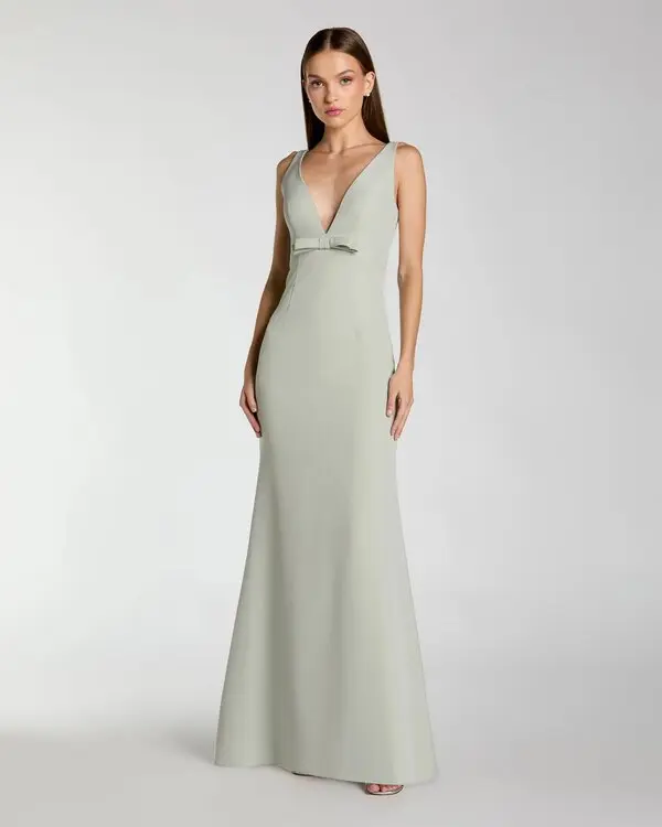 Mac Duggal Crepe V-neck Mermaid Gown With Bow - Green