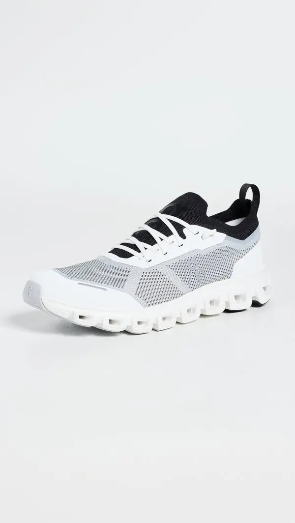 On Versa Sneakers - White/black