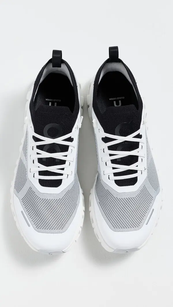 On Versa Sneakers - White/black