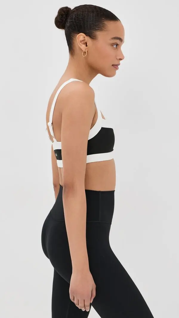 FORM Straight Neck Bra - Black/white
