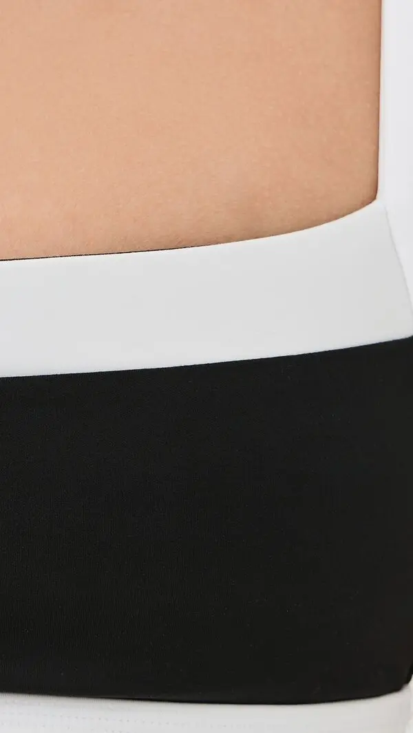 FORM Straight Neck Bra - Black/white