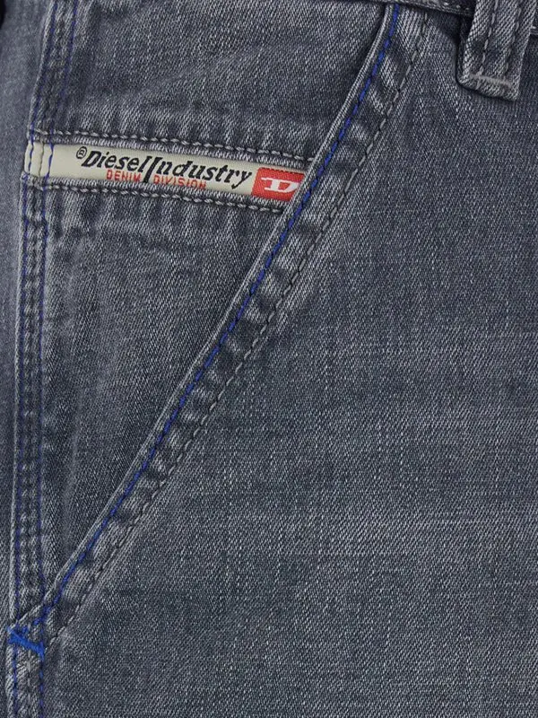 DIESEL® D-livery Wide-leg 5-pocket Jeans In Denim With Mid-rise Waist