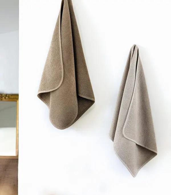 GRACCIOZA Bee Waffle Extra Large Hand Towel - Grey