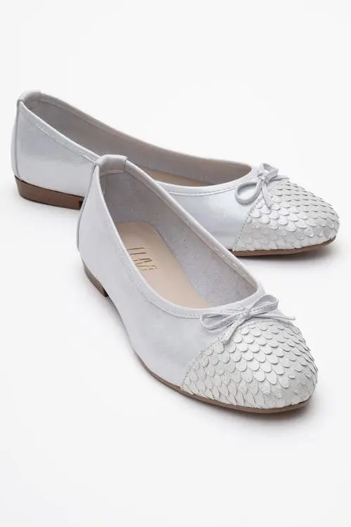 FOREVER & ALWAYS SHOES Copos Leather Ballet Flats - White