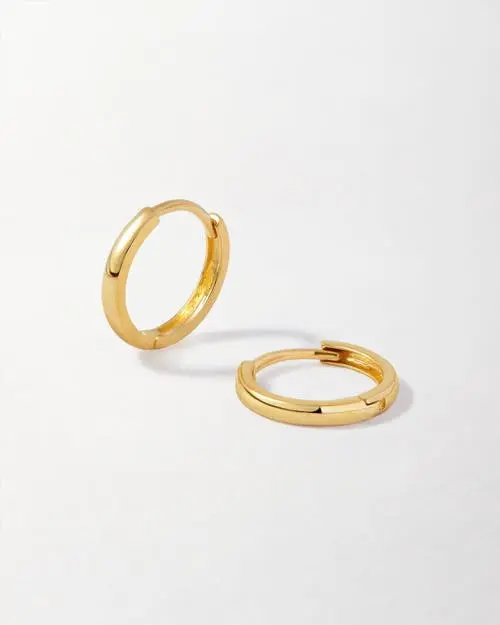 EDGE OF EMBER Classic Huggie Hoop Earrings - Metallic Gold