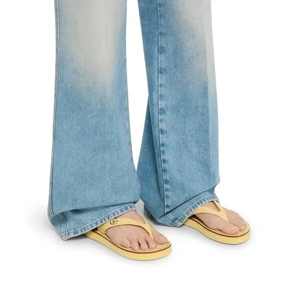 Gucci Leather Thong Sandal With Double G - Yellow