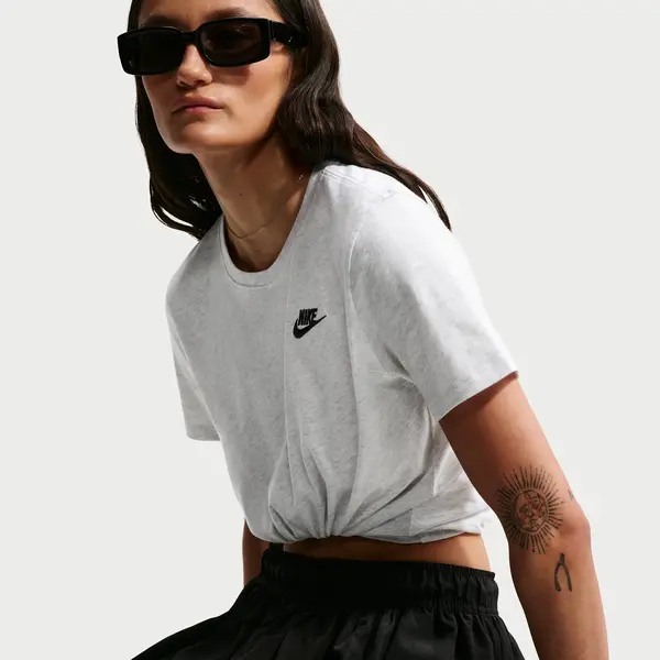 Nike Sportswear Club Essentials T-shirt - Brown