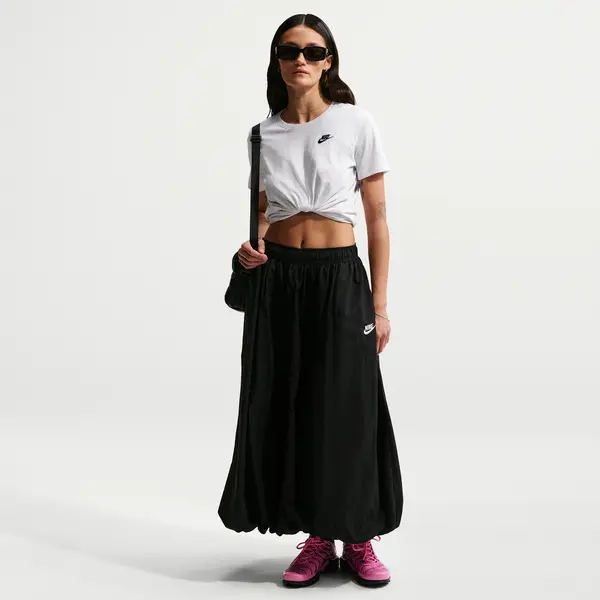 Nike Sportswear Club Essentials T-shirt - Brown