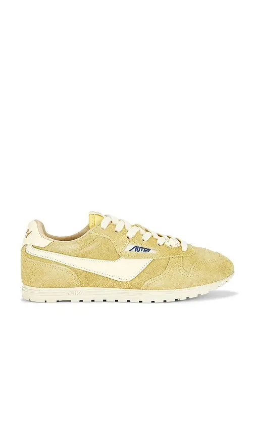 AUTRY Windspin Low Sneaker In Yellow - Mimosa & Rutabaga