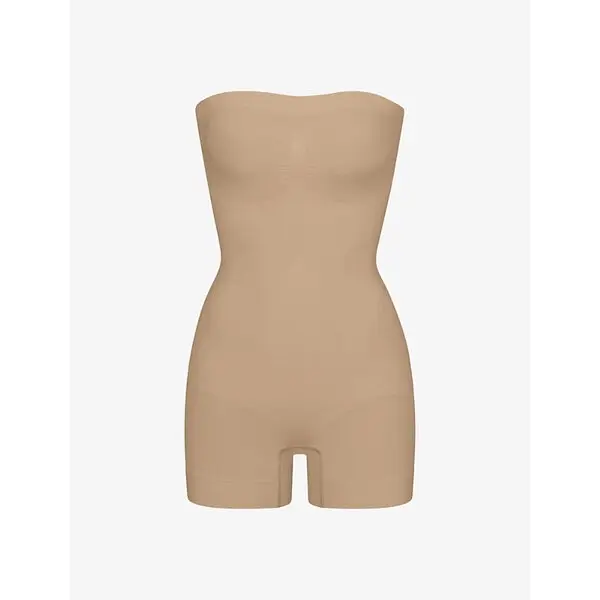 SKIMS Seamless Sculpt Strapless Stretch-woven Body - Clay
