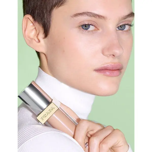 Prada Reveal Skin Optimising Refillable Foundation - Lw5