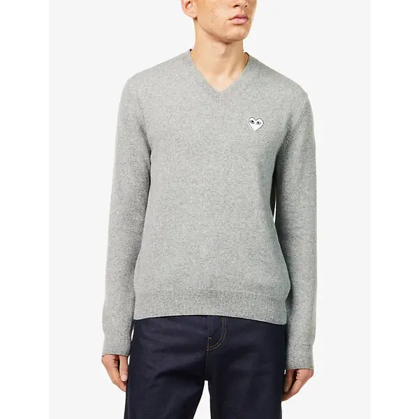 Play Comme Des Garcon Heart-embroidered Knitted Wool Jumper - Light Grey