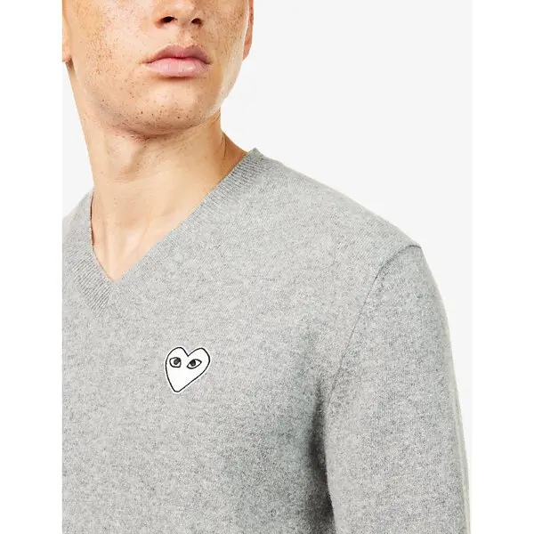 Play Comme Des Garcon Heart-embroidered Knitted Wool Jumper - Light Grey