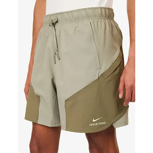Nike Standard Fit Drawstring Woven Shorts