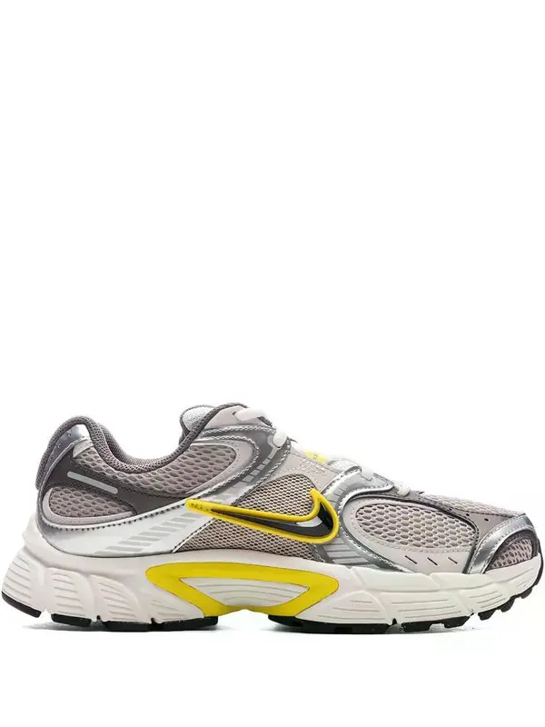 Nike V5 Runner Low-top Sneakers - Grey
