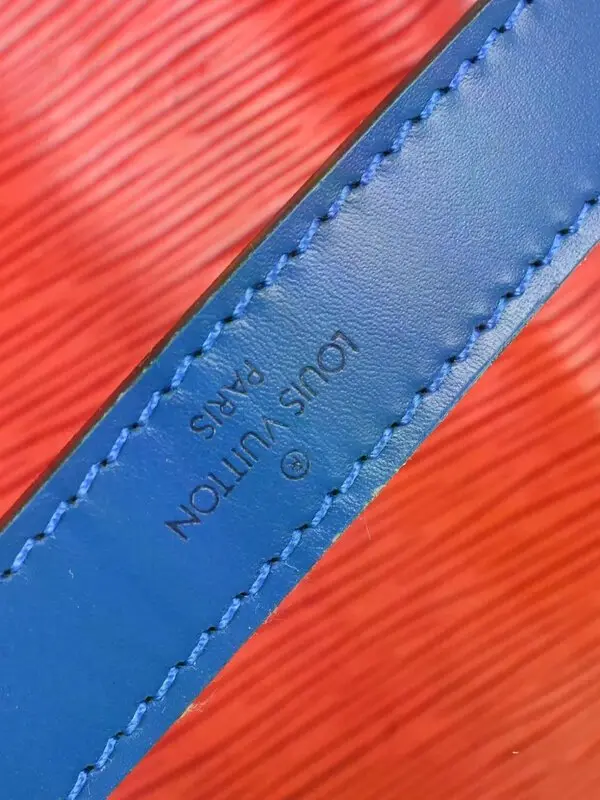 LOUIS VUITTON 1994 Noé Epi-leather Bucket Bag - Red