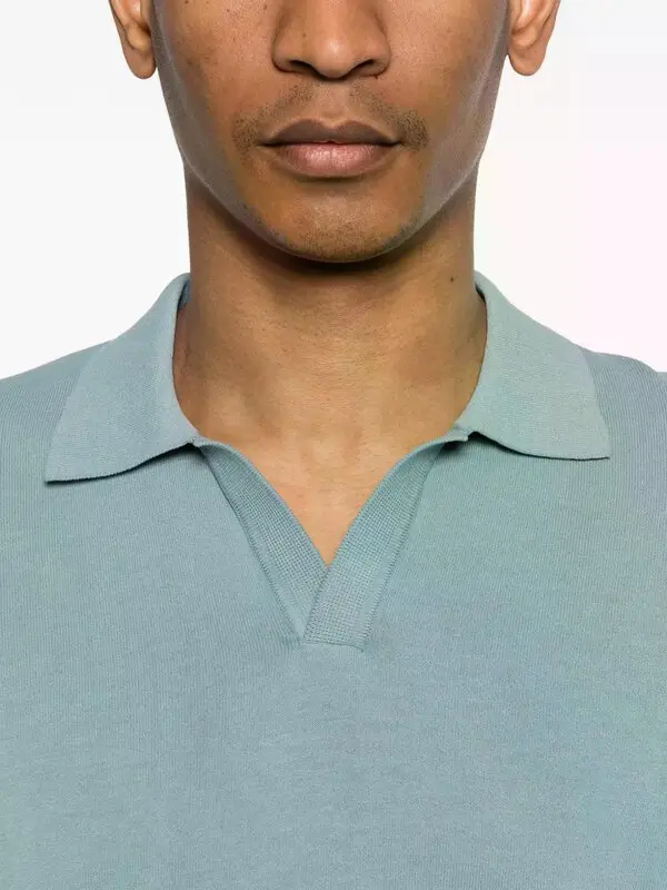 04651 / A TRIP IN A BAG V-neck T-shirt