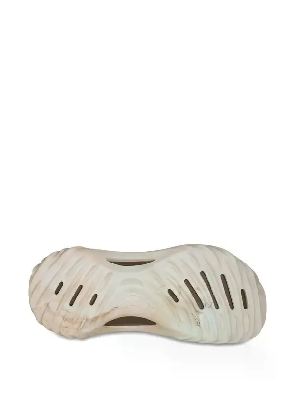 CROCS Echo Wave Mules