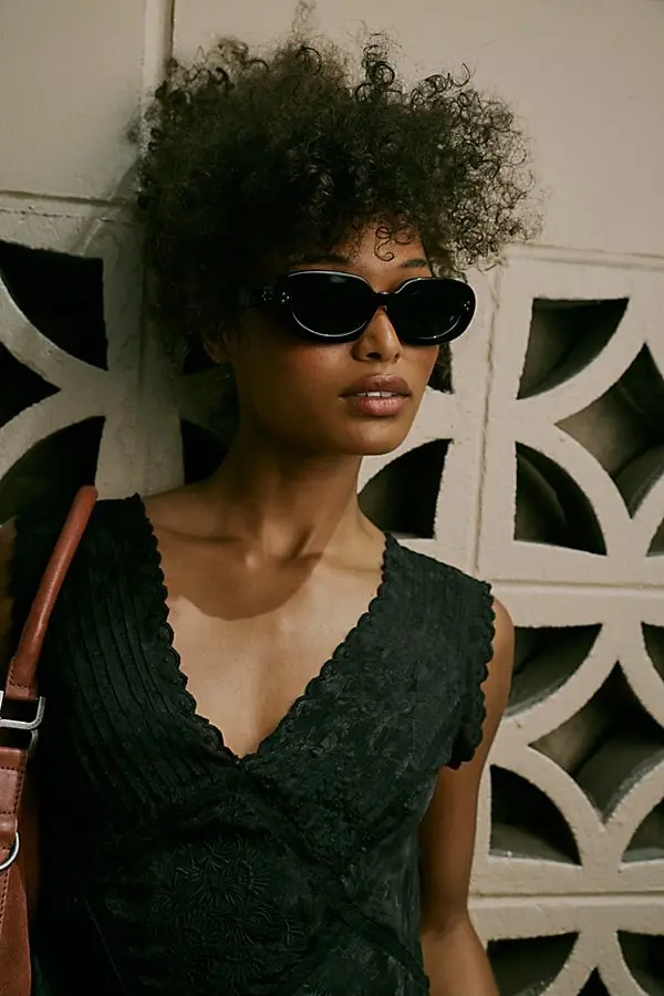 Free People Hazel Round Polarized Sunglasses - Black