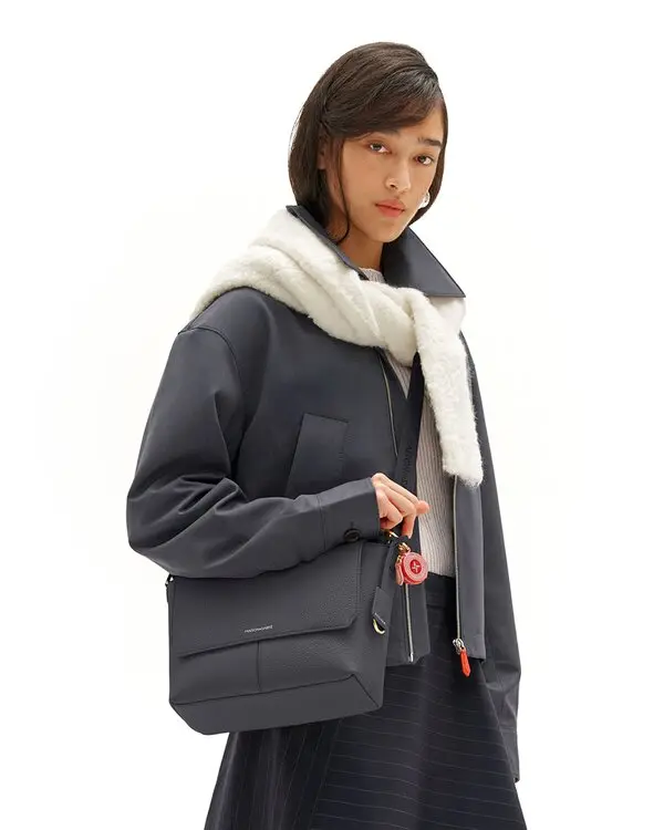MAISON DE SABRE Medium Leather Messenger Bag