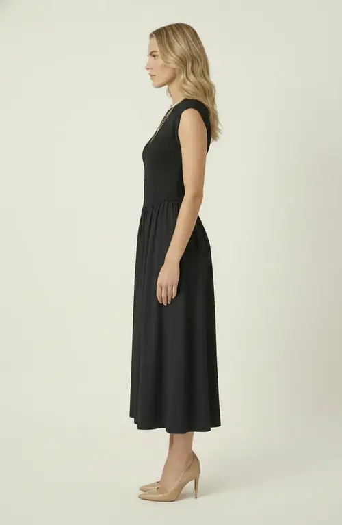 MODENAIRE Cap Sleeve Fitted Gathered Midi Dress - Black