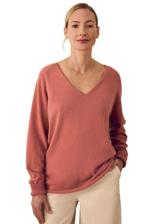 CELTIC & CO. Relaxed V-neck Geelong Wool Sweater - Rose