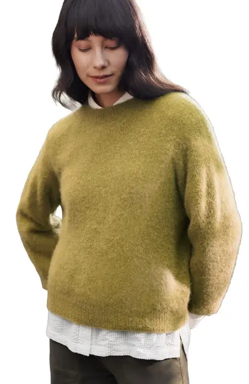 CELTIC & CO. Crew Neck Alpaca Sweater - Pistachio