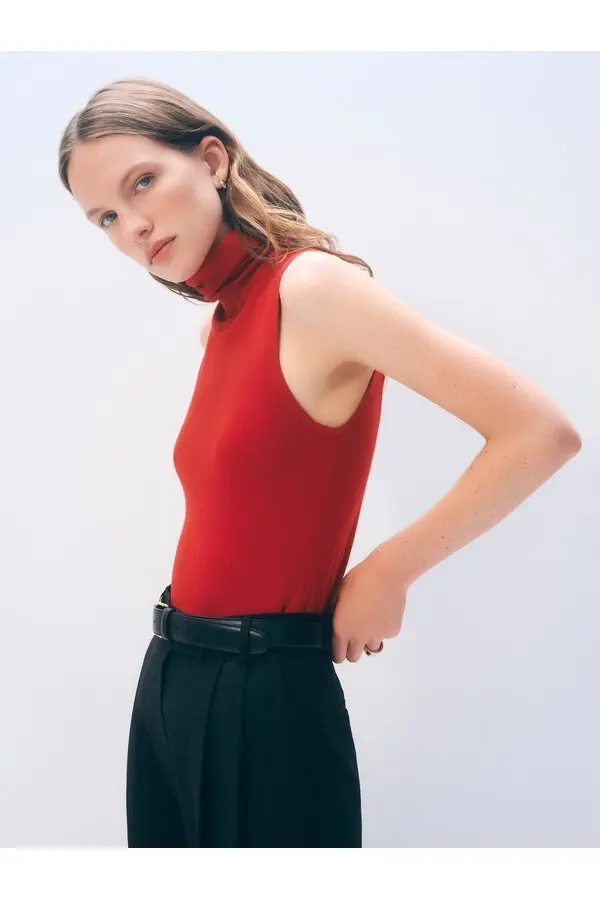 WHITE & WARREN Sleeveless Turtleneck