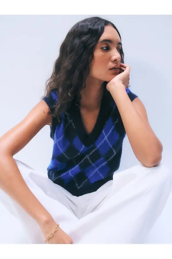 WHITE & WARREN Mohair Luxe Argyle Vest - Blue