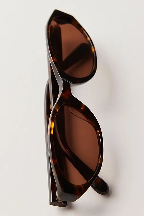 Quay Auro Points Round Sunglasses - Tort