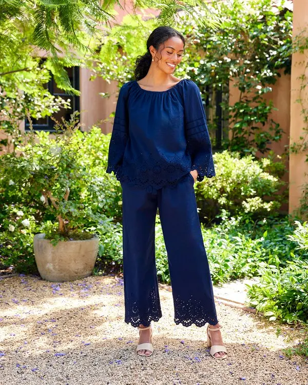 Karen Kane Embroidered Scallop Edge Cropped Pants - Navy