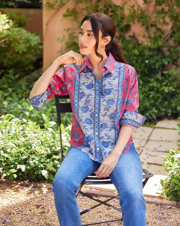 Karen Kane Ruched Sleeve Border Print Shirt