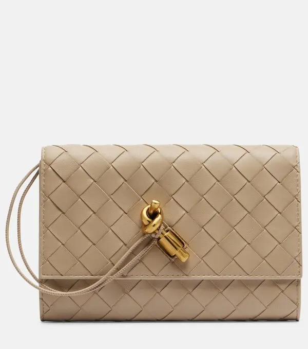Bottega Veneta Andiamo Leather Pouch With Strap - Beige
