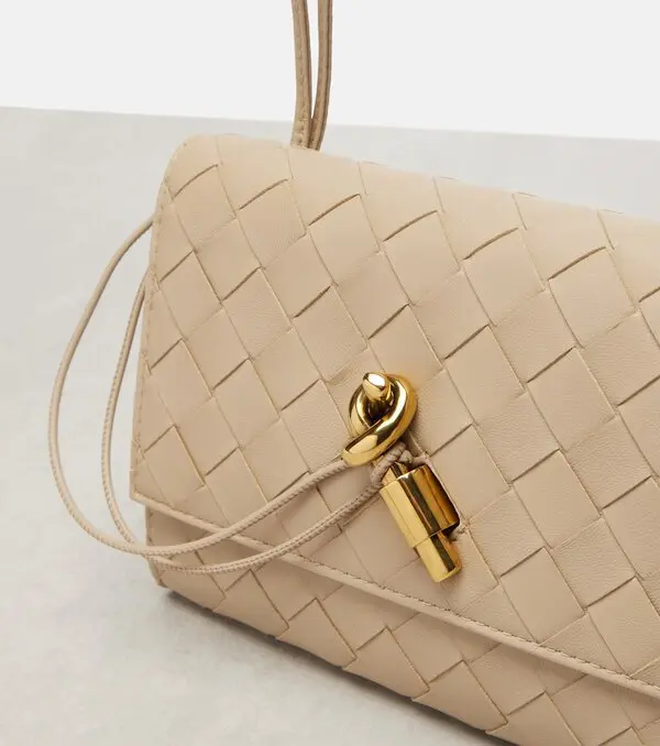 Bottega Veneta Andiamo Leather Pouch With Strap - Beige