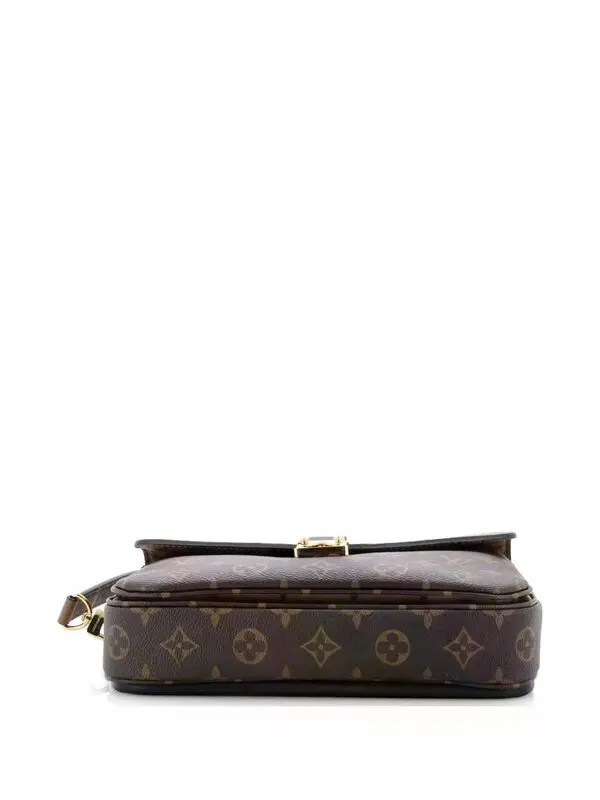 LOUIS VUITTON Pochette Metis Reverse Monogram Canvas