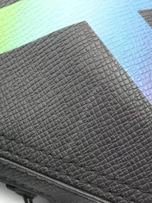 LOUIS VUITTON 2017 Danube Taiga Messenger Bag - Black
