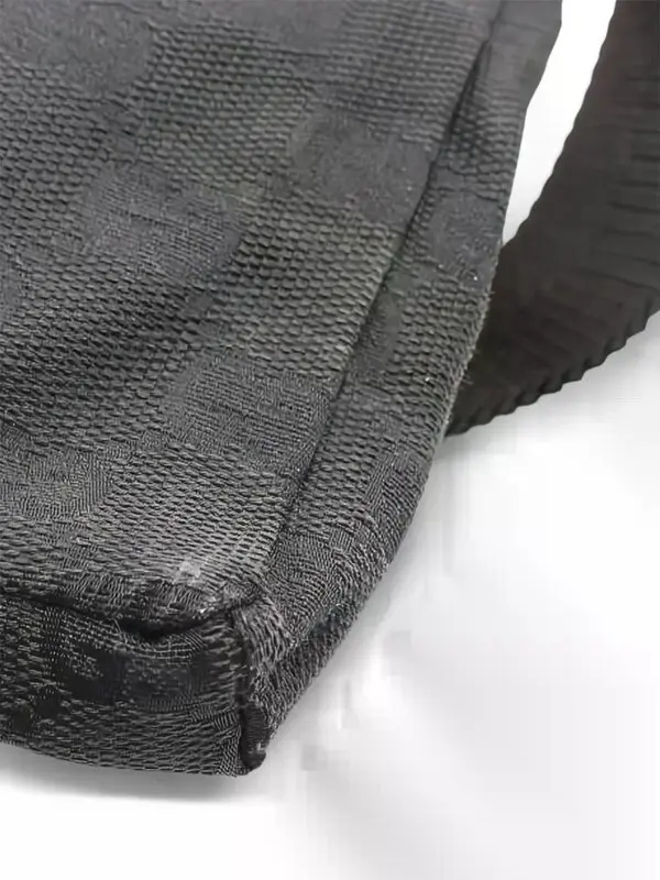 Gucci Gg Canvas Body Bag - Black