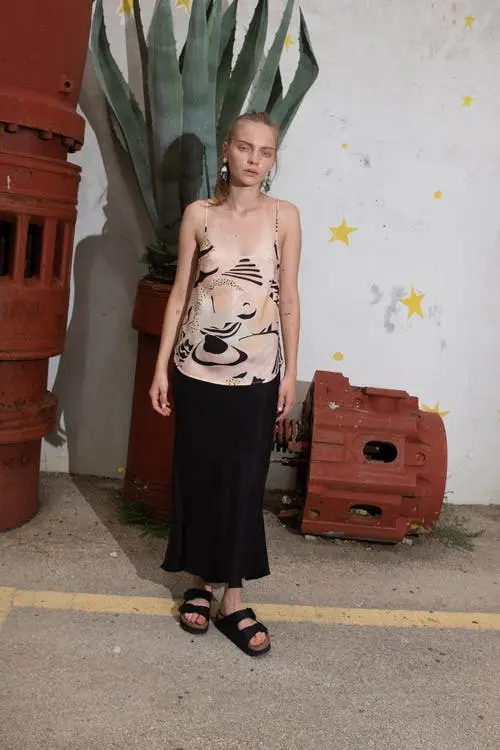 UNTITLED IN MOTION Salacia Printed Tank - Shells