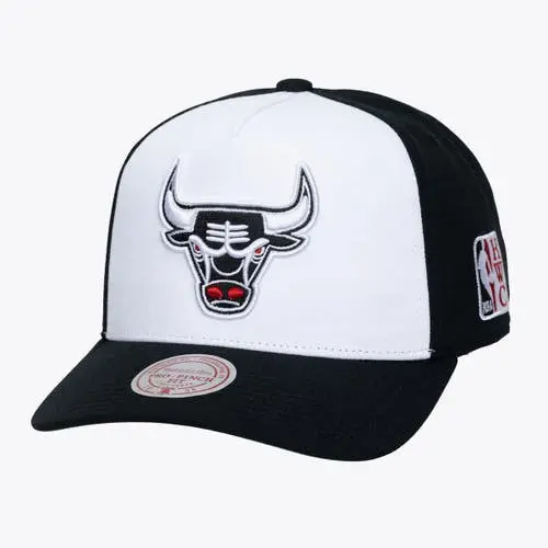 Mitchell & Ness Chicago Bulls Hardwood Classics Pro-pinch Adjustable Hat - White