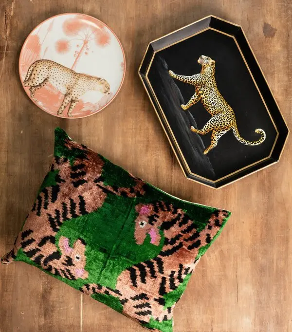LES-OTTOMANS Iron Leopard Tray