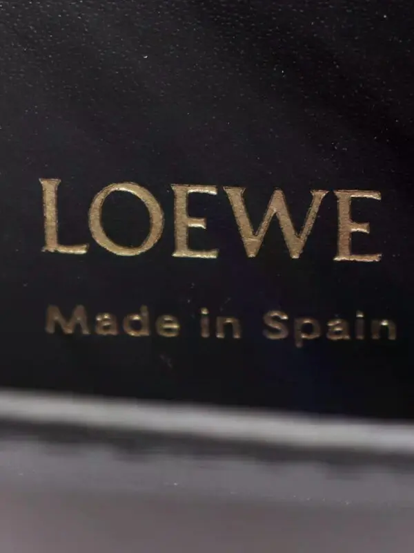 Loewe 2010-2026 Smooth Calfskin Pebble Pouch Crossbody Bag - Black
