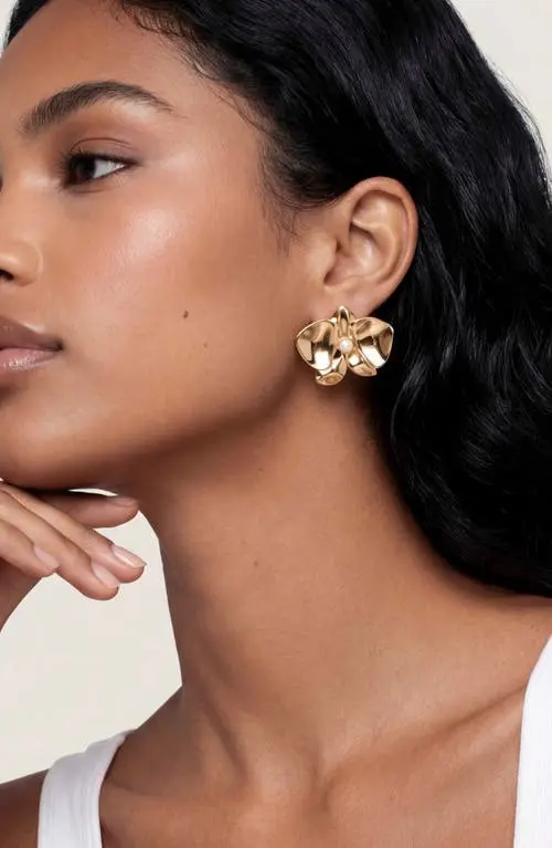 Ettika Freshwater Pearl Blossom Stud Earrings - Gold/pearl