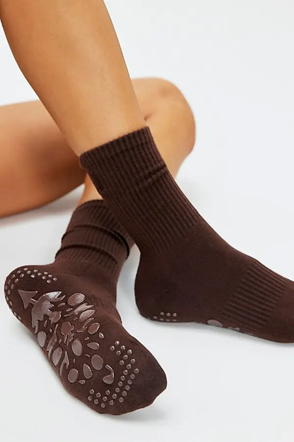 Free People Total Buti Pilates Grip Socks - Chocolate
