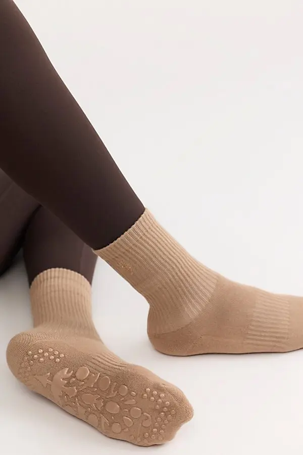 Free People Total Buti Pilates Grip Socks - Neutral