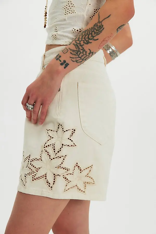 Rolla's 90s Relaxed Cutwork Denim Shorts - Cream