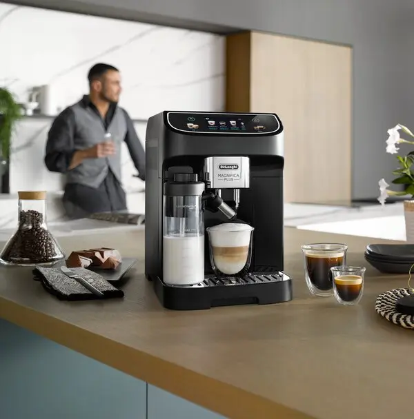 DE'LONGHI Magnifica Plus Coffee Machine