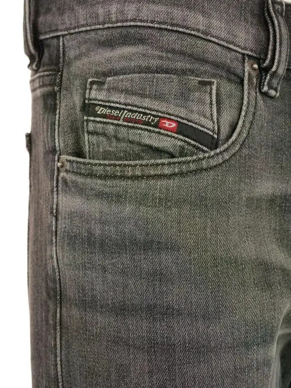 DIESEL® Logo Appliqué Jeans