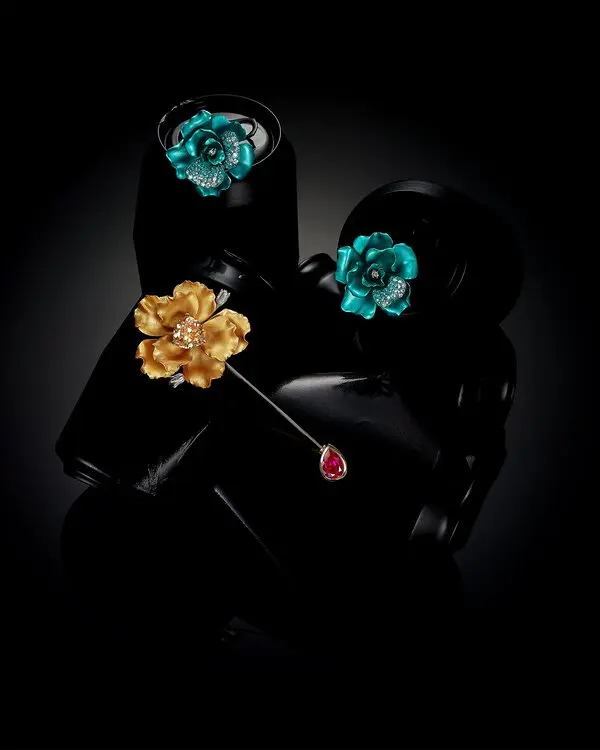 ANABELA CHAN Diamond And Spinel Camelia Stud Earrings - Blue
